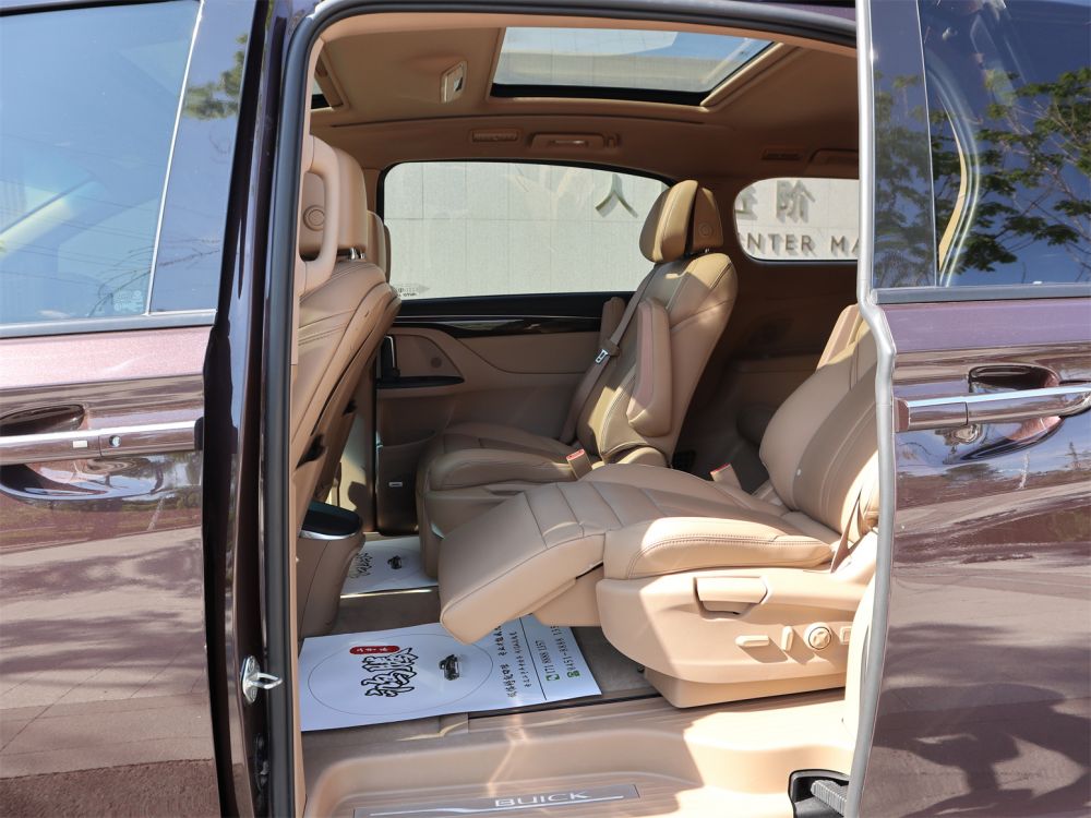 别克GL8-哈尔滨鸿腾二手车经销有限公司